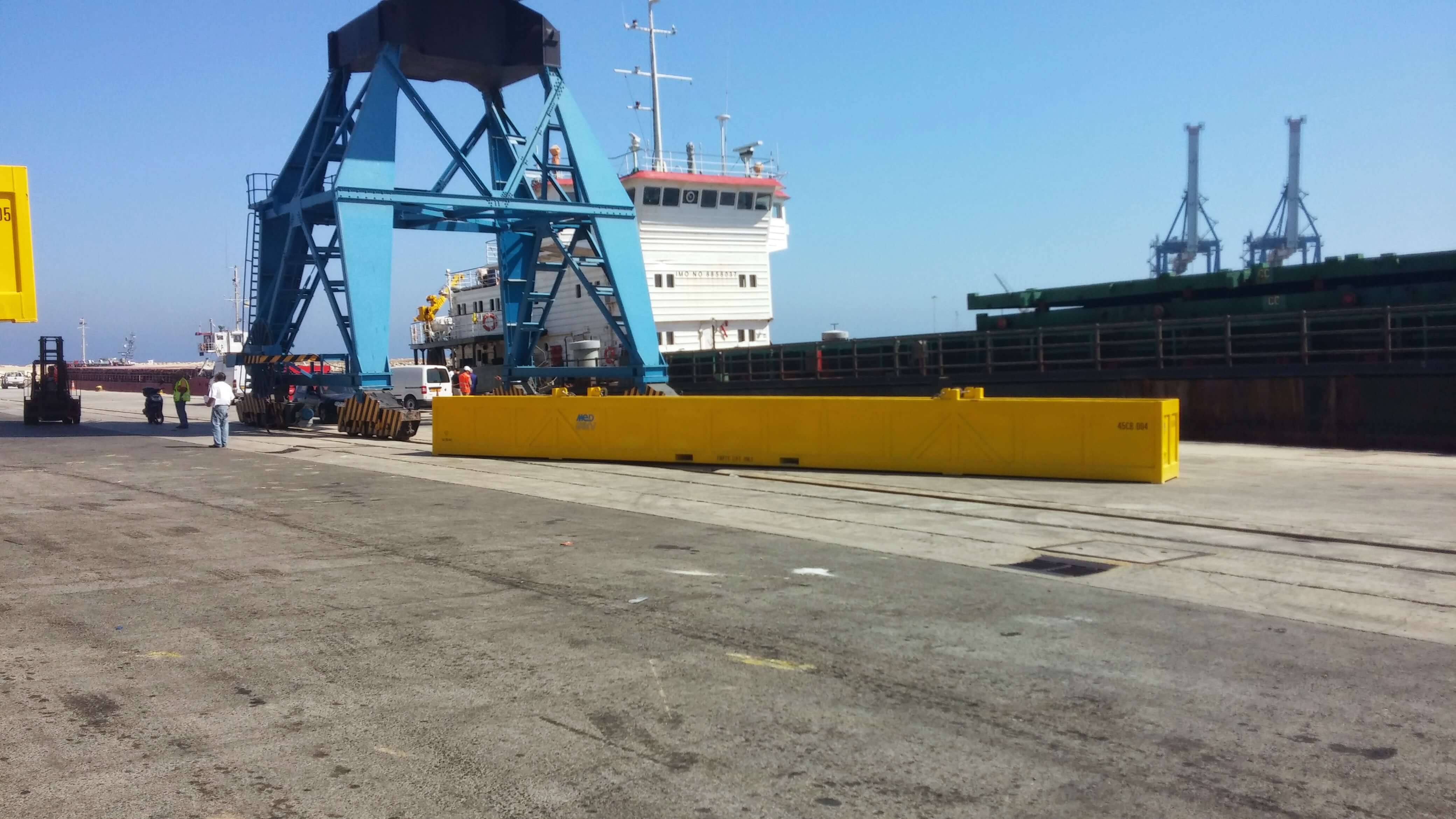 Offshore cargo baskets - Shoham Shipping and Logistics